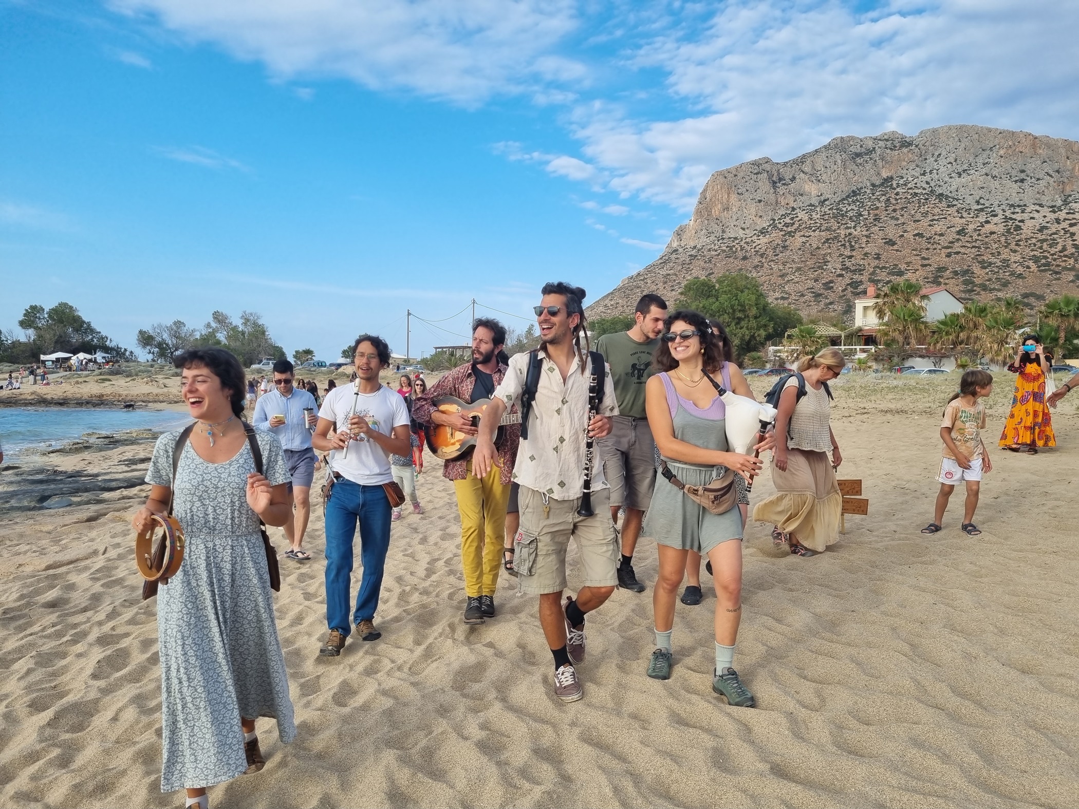 Καλωσόρισαν τις χελώνες Caretta - Caretta στον Σταυρό | Φωτός - Αγώνας ...